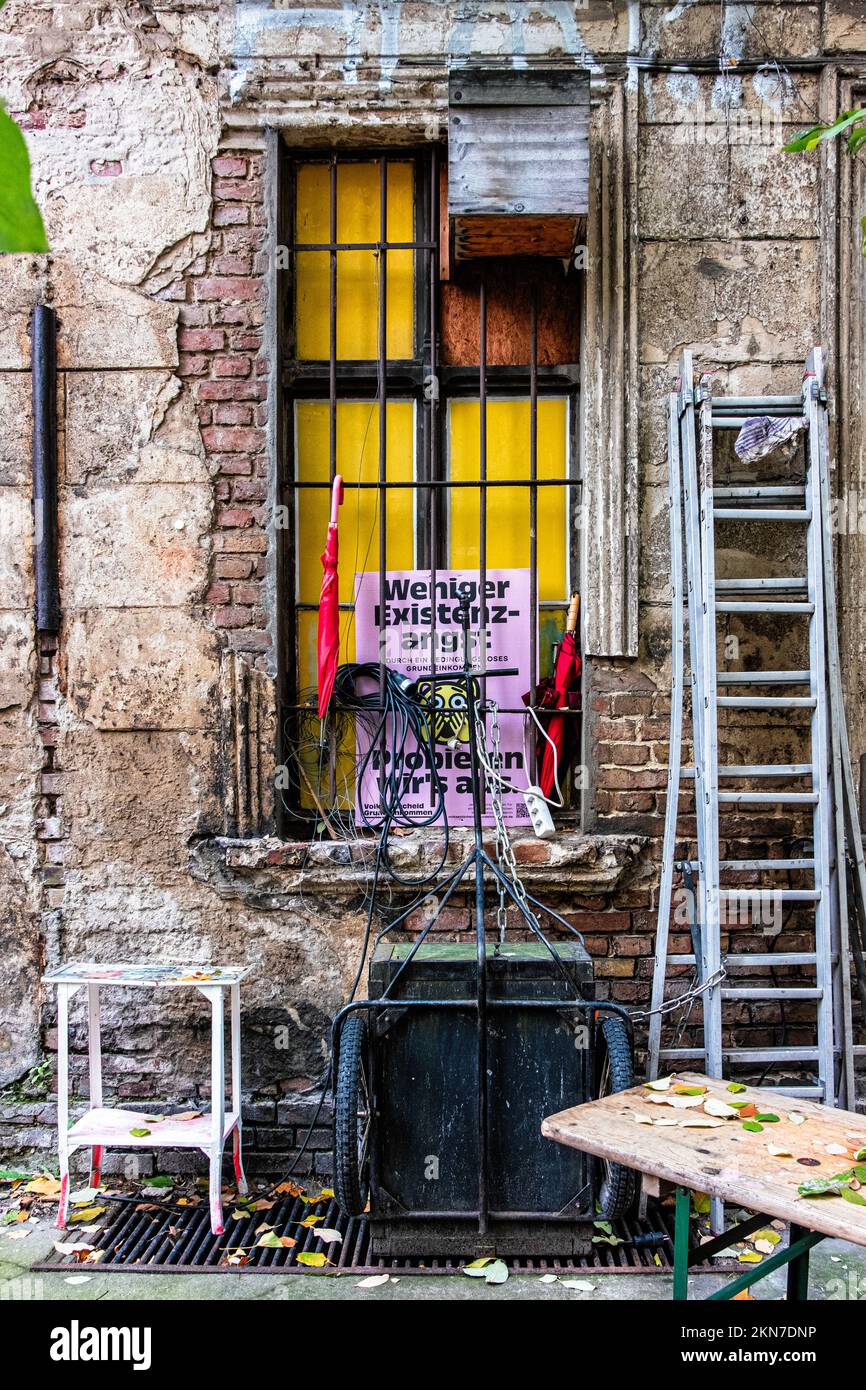 Inner courtyard of Kastanienallee 12, Prenzlauer Berg, Berlin Residents ...