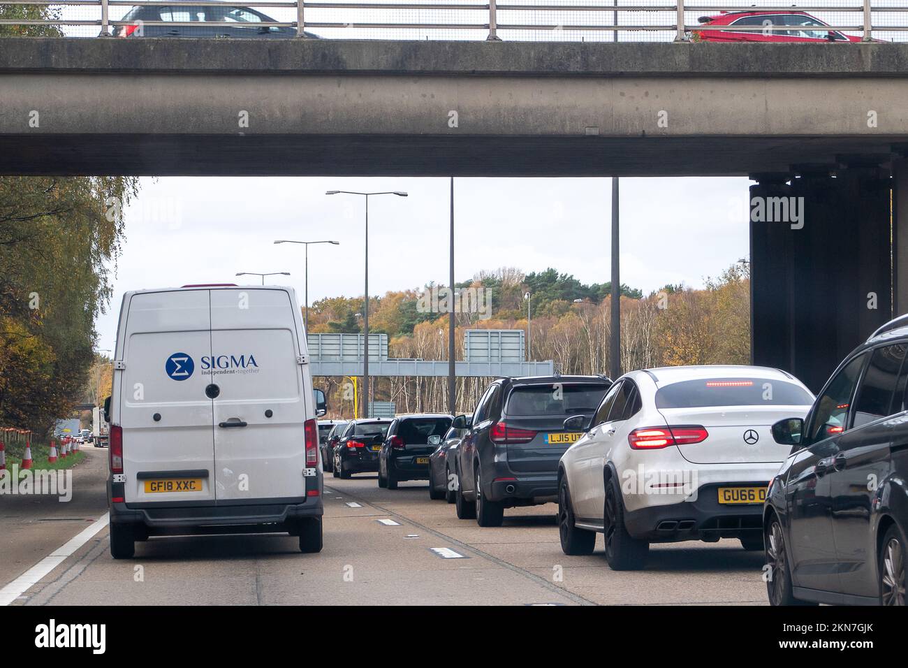 Chertsey, Surrey, UK. 26th November, 2022. Congestion on the M25 ...