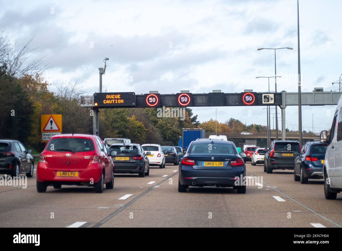 Chertsey, Surrey, UK. 26th November, 2022. Congestion on the M25 ...