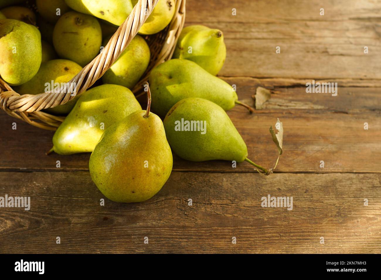 Pears on a wooden background. Fruit harvest. Autumn still life. Pear ...