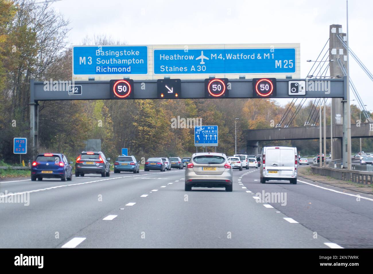 M25 motorway road signs junction hi-res stock photography and images ...
