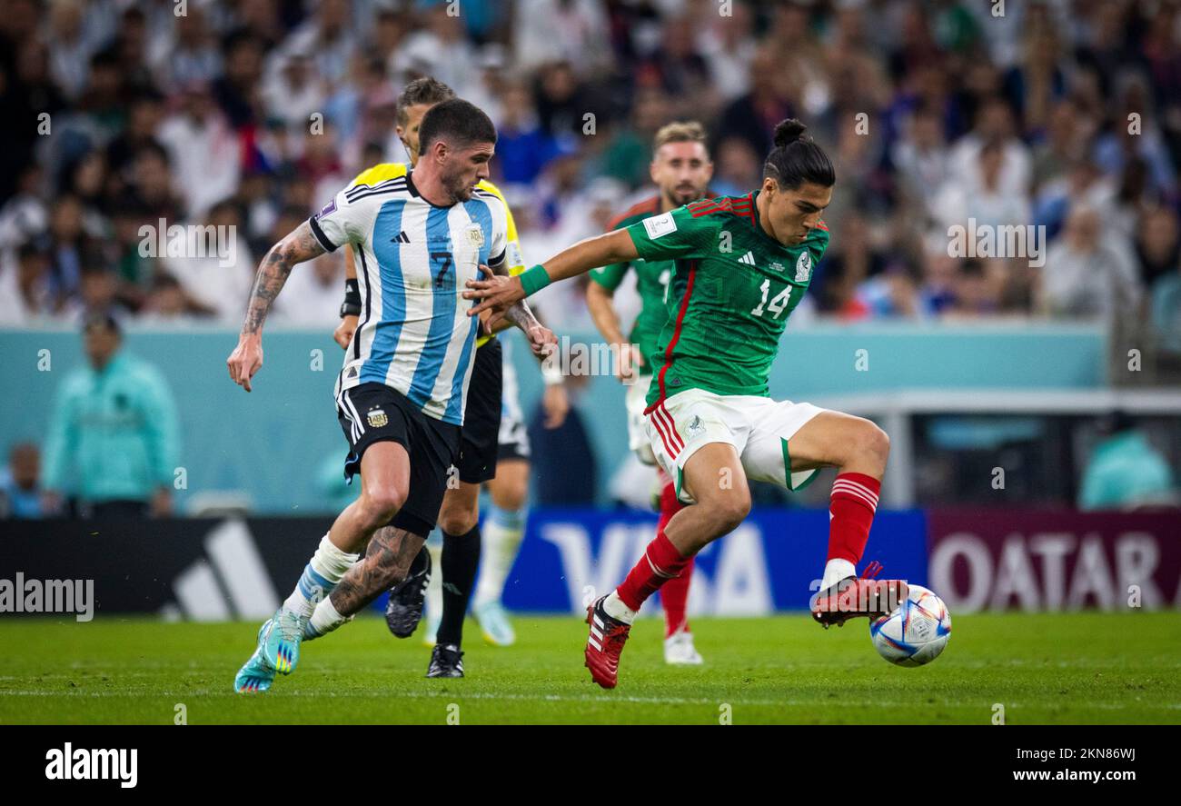 Doha, Qatar. 26th Nov, 2022. Erick Gutierrez (Mexiko), Rodrigo de Paul ...