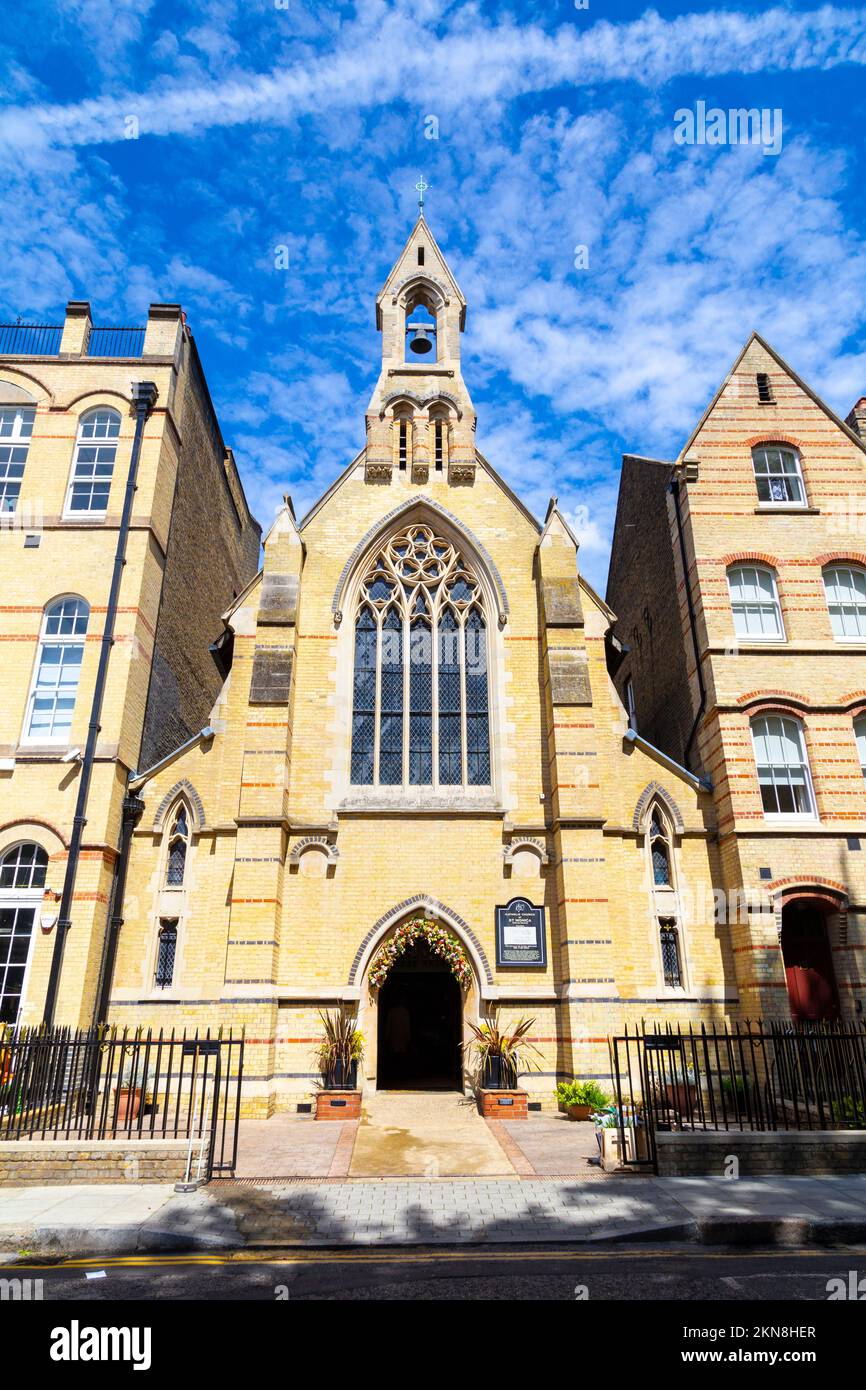Catholic church architecture hi-res stock photography and images - Alamy