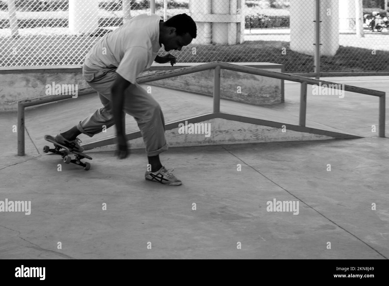 man skating in the skatepark Stock Photo - Alamy