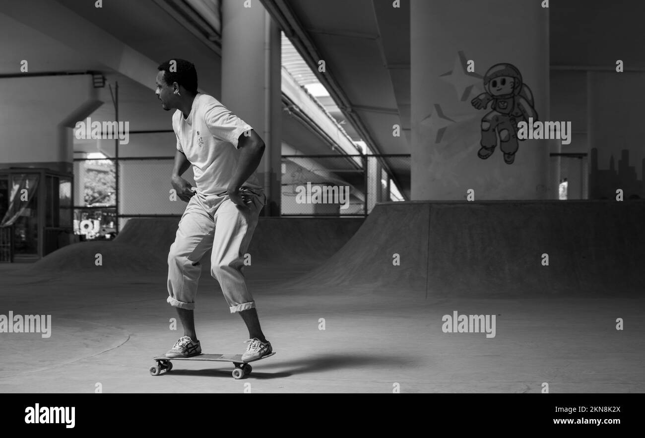 man skating in the skatepark Stock Photo - Alamy