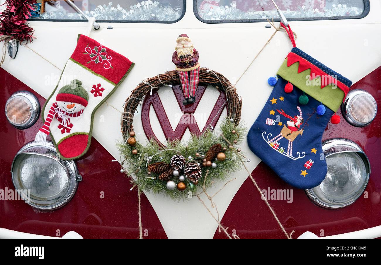 Christmas decorations on a VW Camper van ahead of the New Forest VW ...