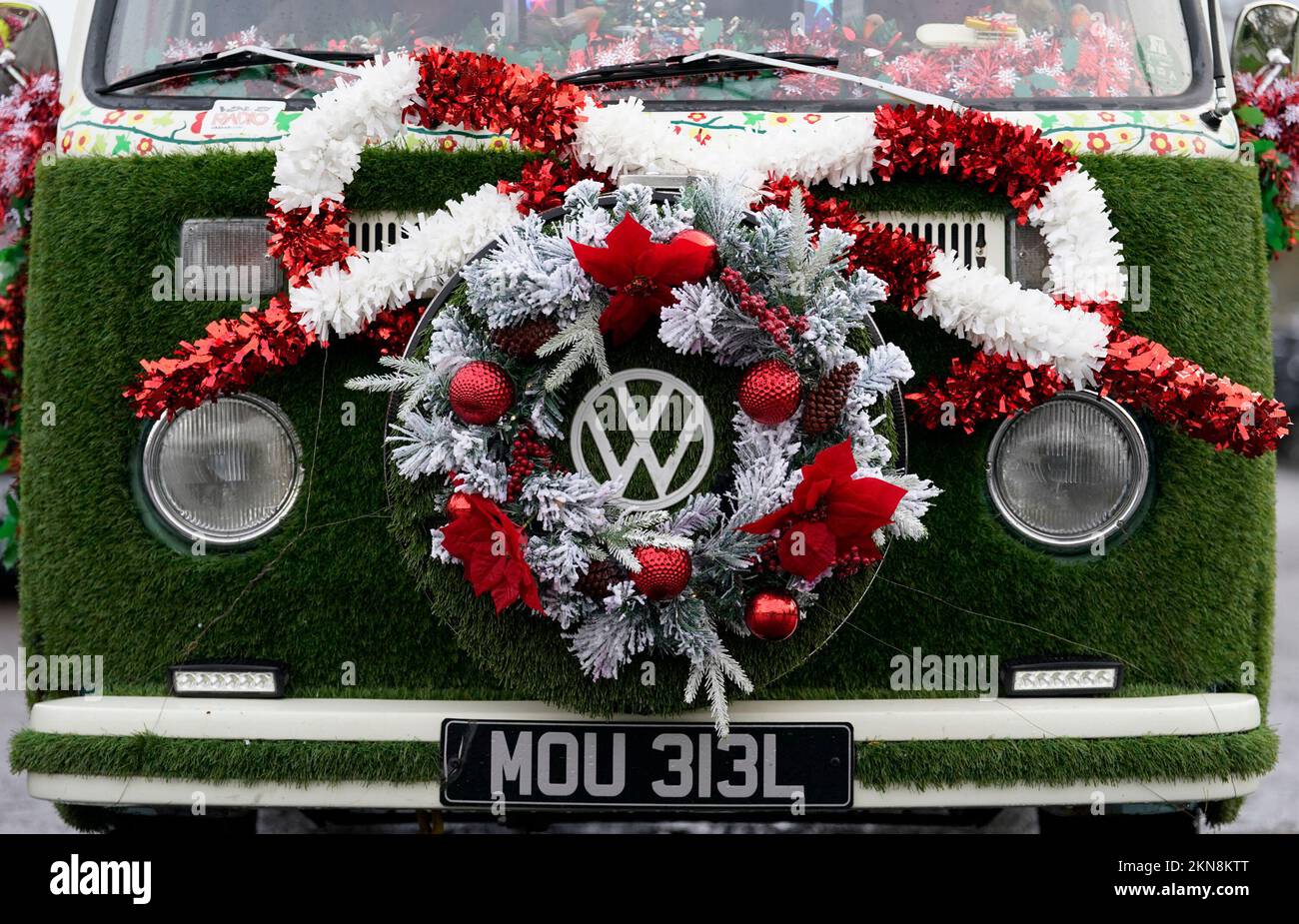 Christmas decorations on a VW Camper van ahead of the New Forest VW ...