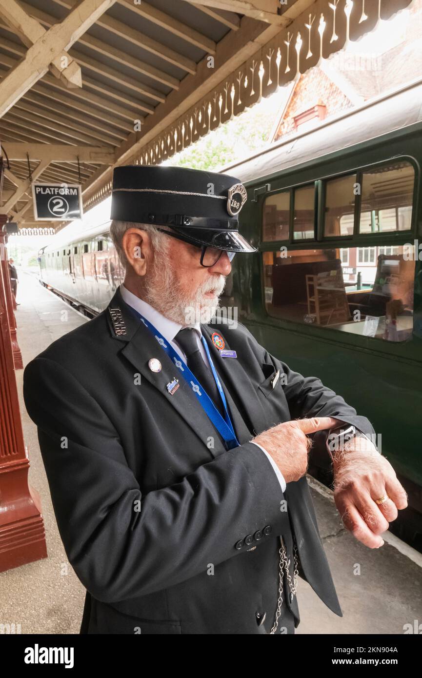 England, Sussex, Bluebell Railway, Sheffield Park Station, Platform ...