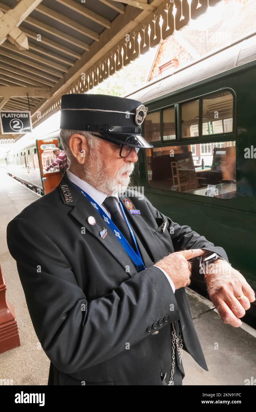 England, Sussex, Bluebell Railway, Sheffield Park Station, Platform ...