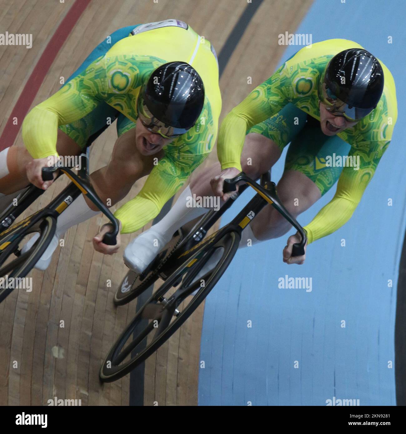 Matthew GLAETZER v Thomas CORNISH of Australia in the Men's sprint ...