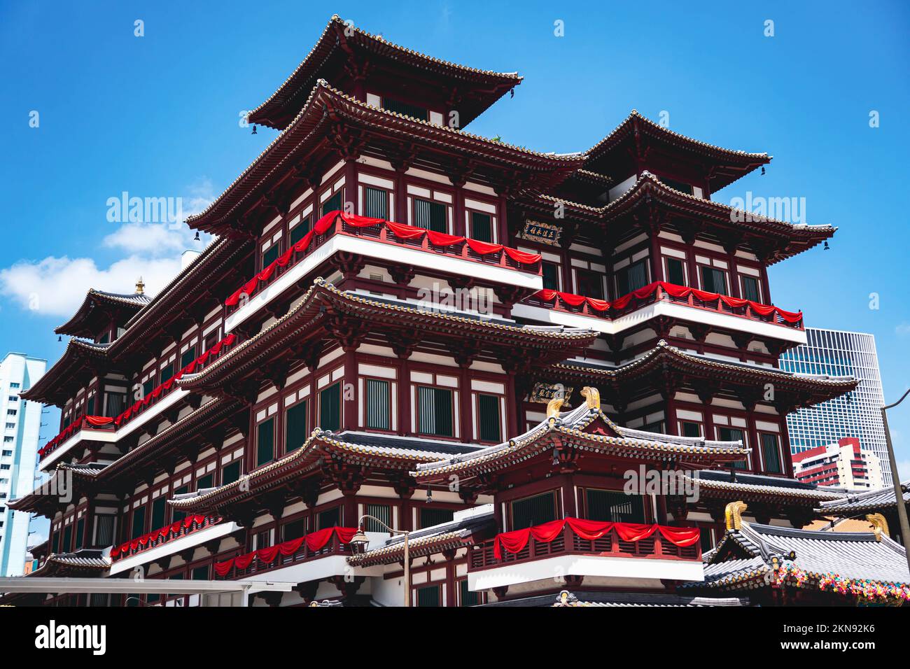 The Buddha Tooth Relic Temple and Museum in Singapore Stock Photo - Alamy