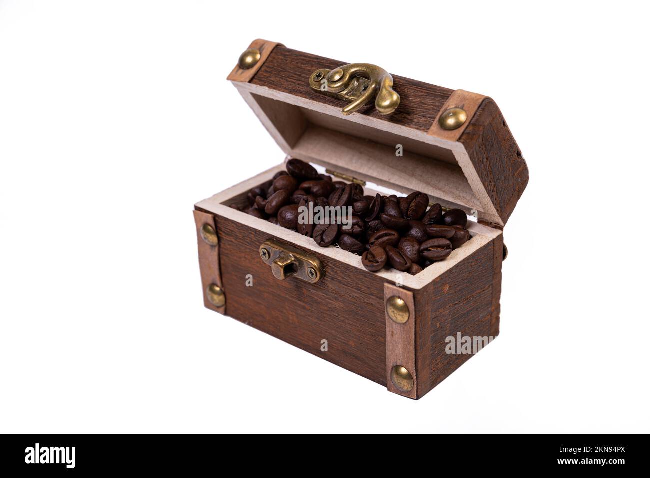 chest with coffee , Image of middle-aged coffee beans. Poured into a ...