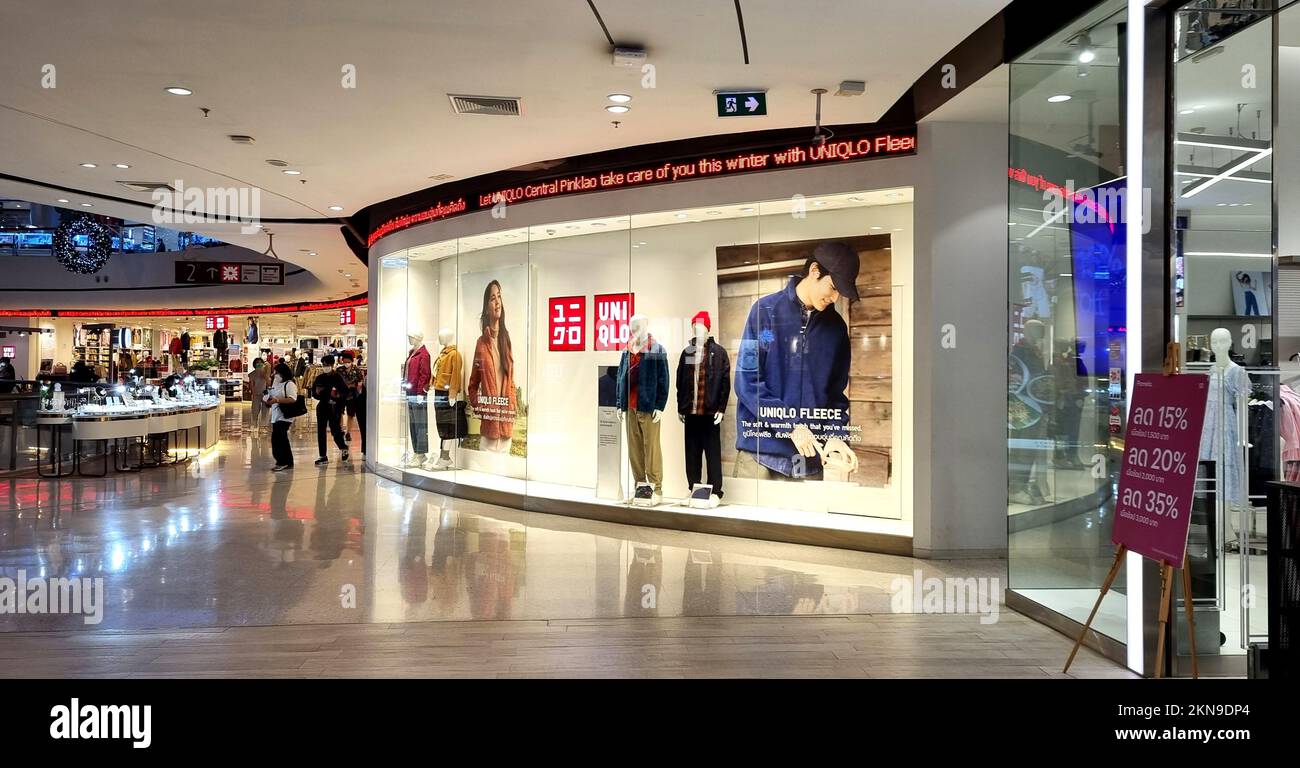 Uniqlo window display hi-res stock photography and images - Alamy