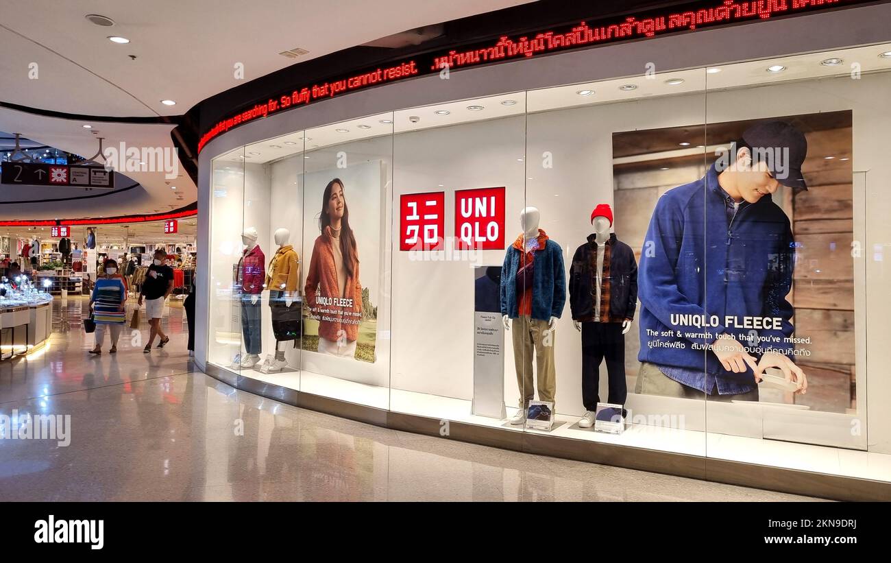 Uniqlo window display hi-res stock photography and images - Alamy