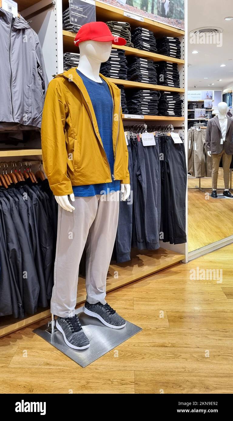 Uniqlo window display hi-res stock photography and images - Alamy