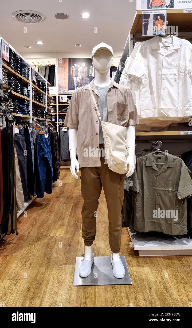Uniqlo window display hi-res stock photography and images - Alamy