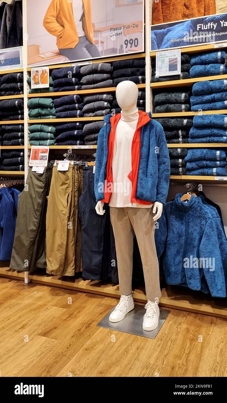 Uniqlo window display hi-res stock photography and images - Alamy