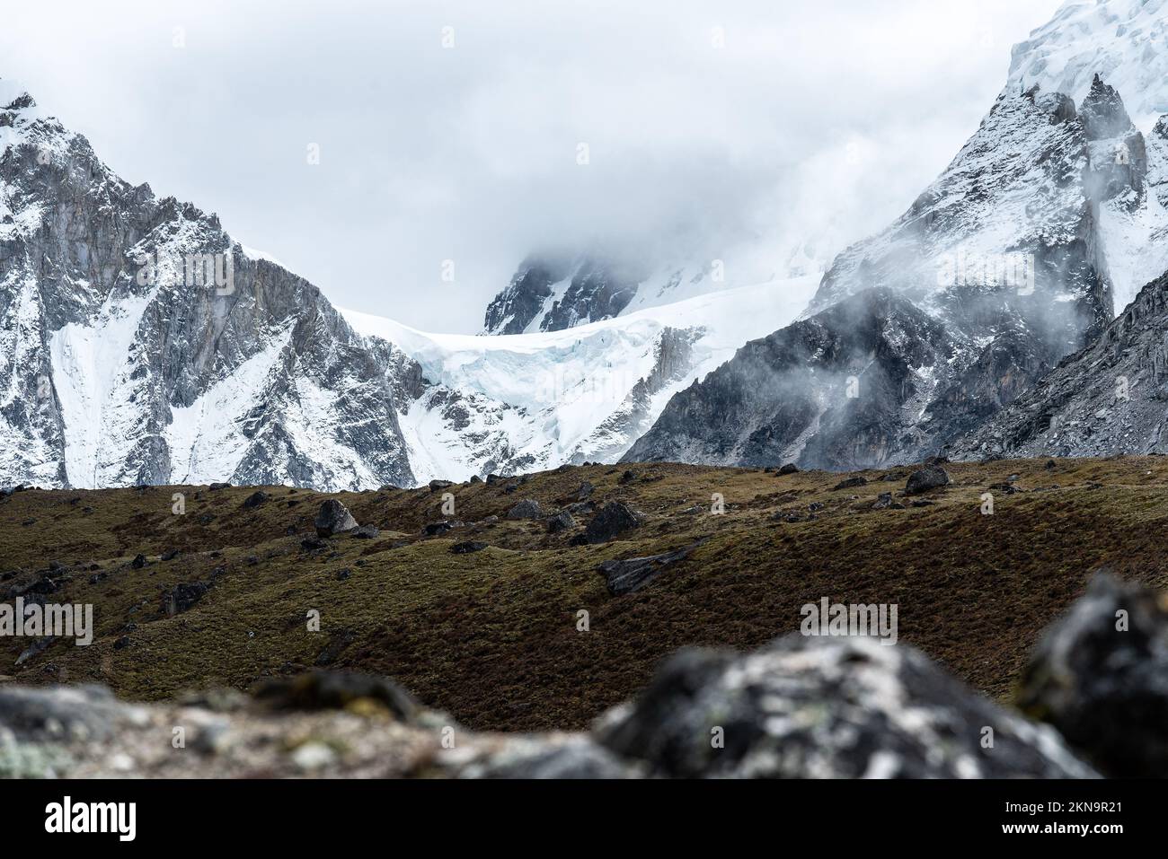 North col everest hi-res stock photography and images - Alamy
