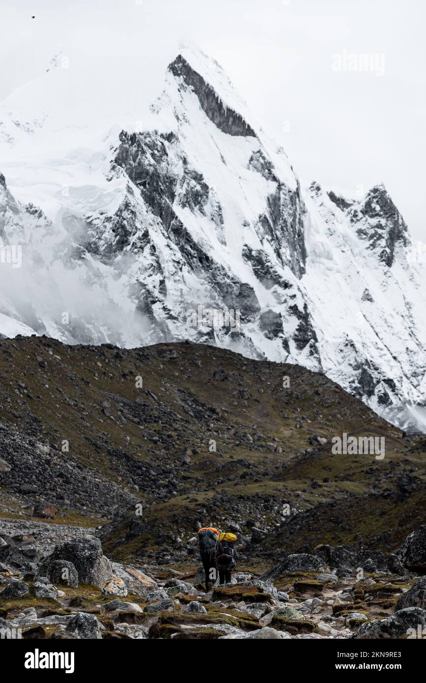 Pumori mountain hi-res stock photography and images - Alamy