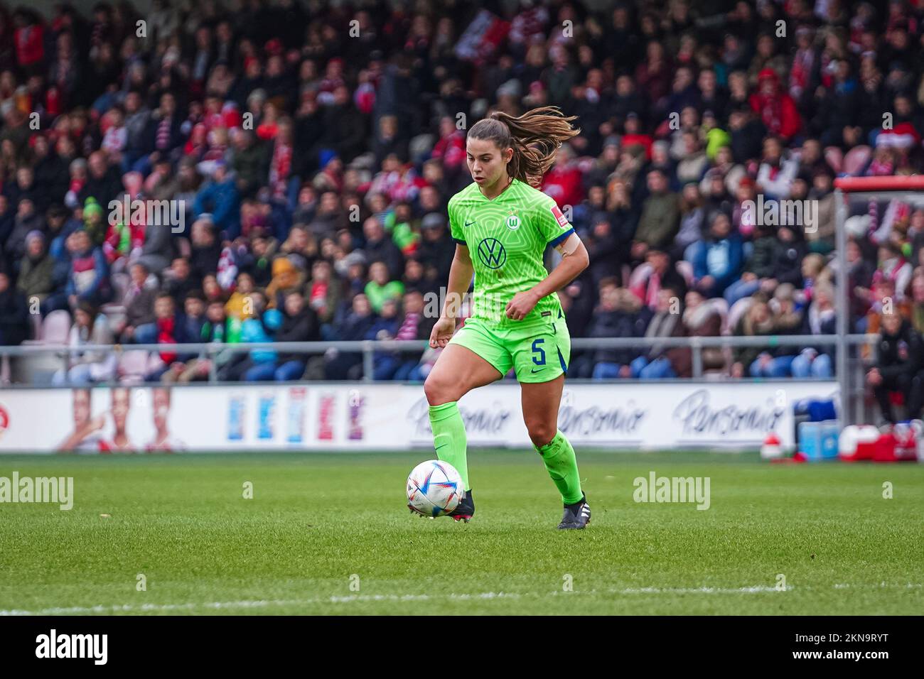 Cologne, Germany, November 27th 2022: Lena Oberdorf (5 Wolfsburg ...