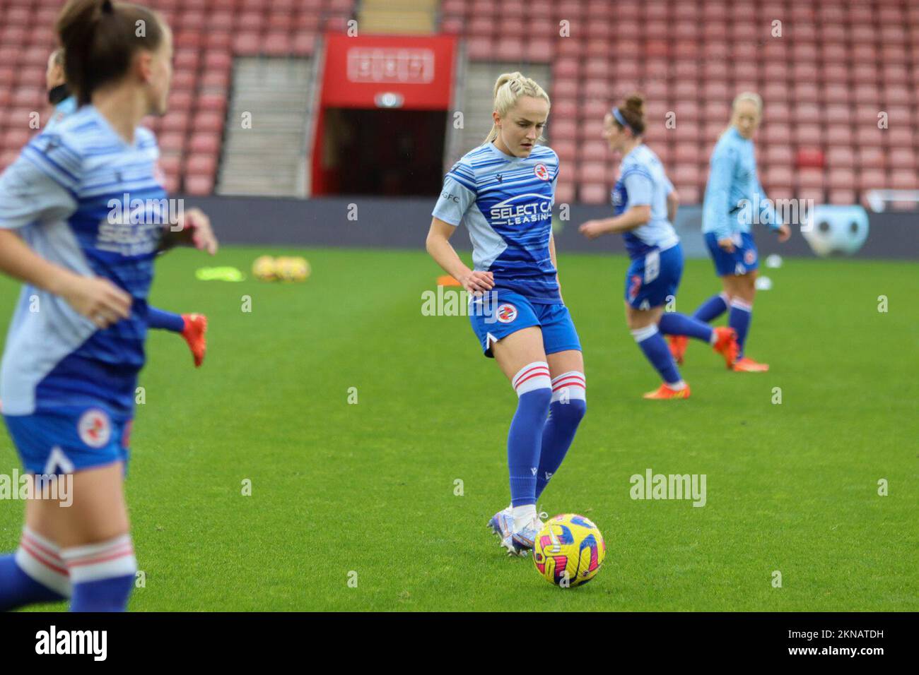 Faye bryson reading hi-res stock photography and images - Alamy