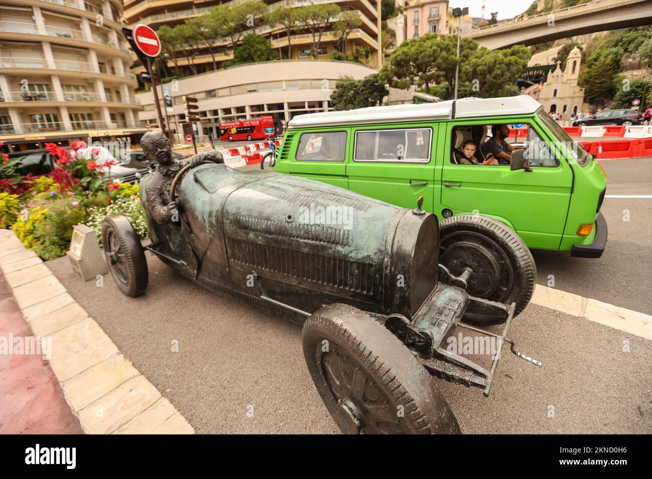 Campervan,passing,William Grover,Hommage à William Grover,statue ...