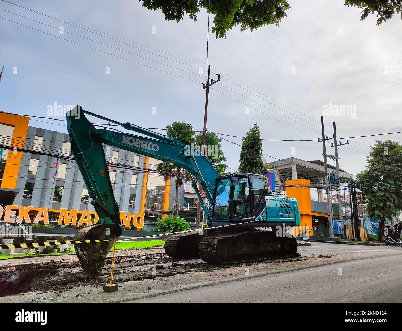 Excavator dredging hi-res stock photography and images - Alamy