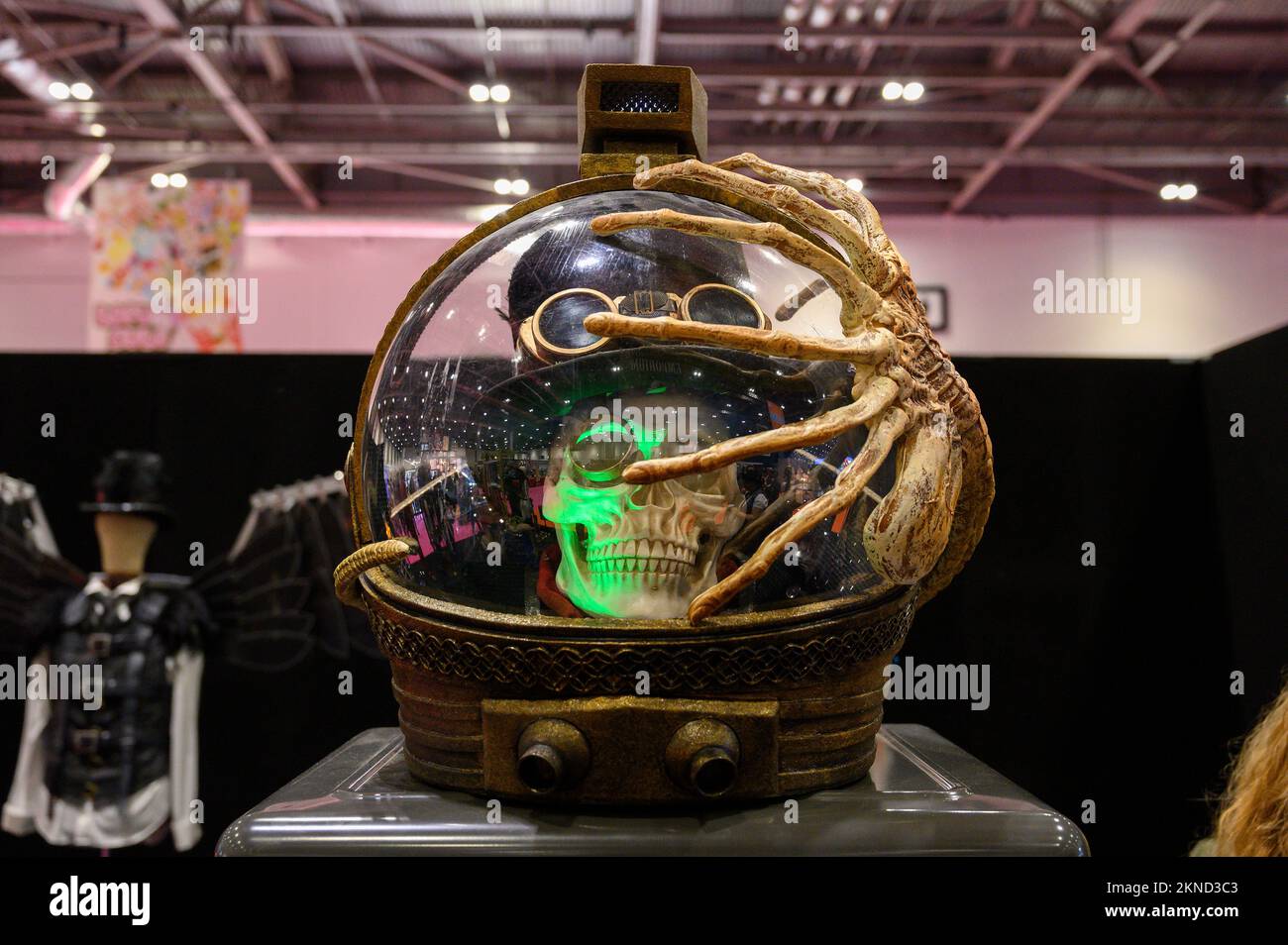 Alien cosplay hi-res stock photography and images - Alamy