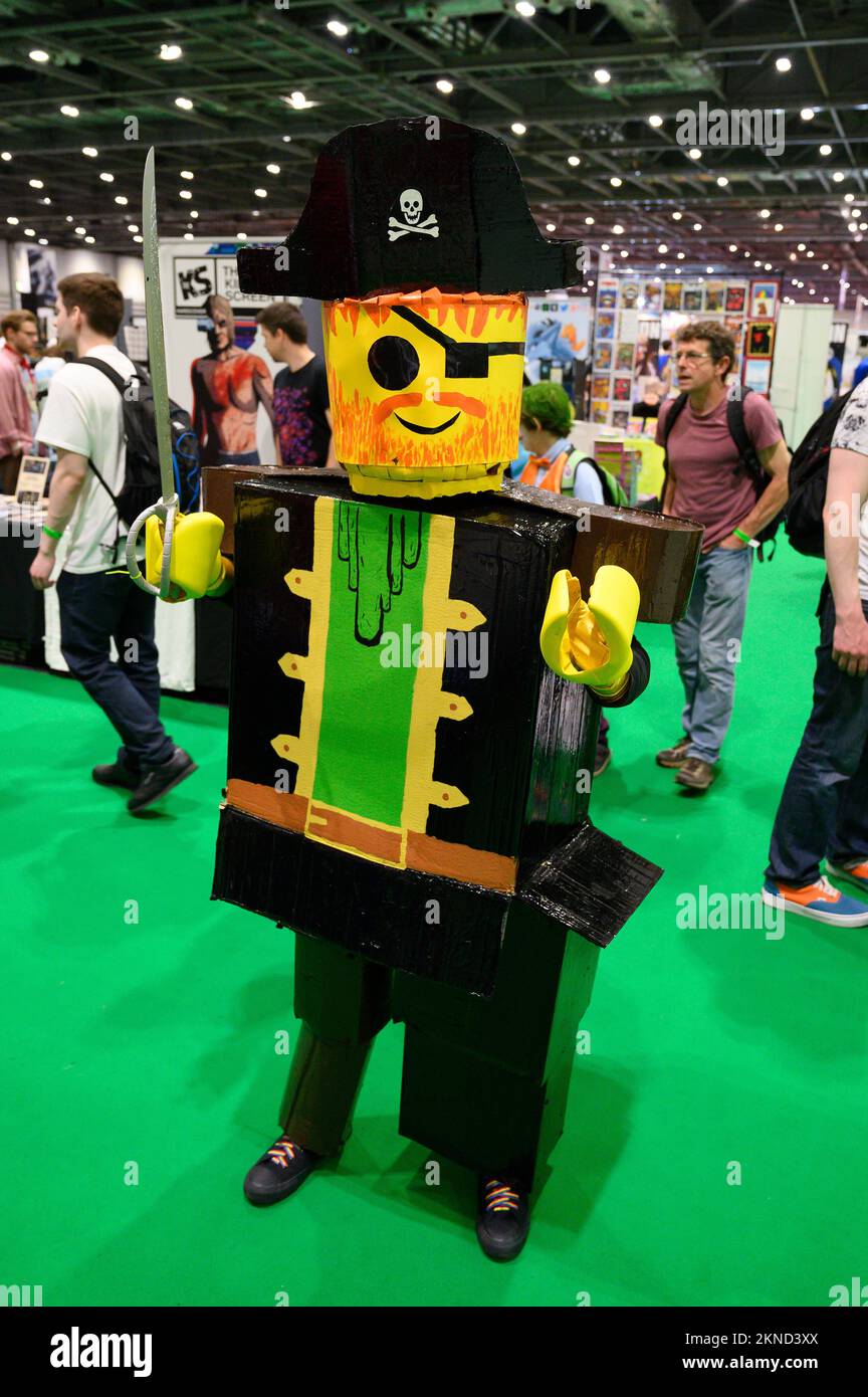 Cosplay pirate costume hi-res stock photography and images - Alamy