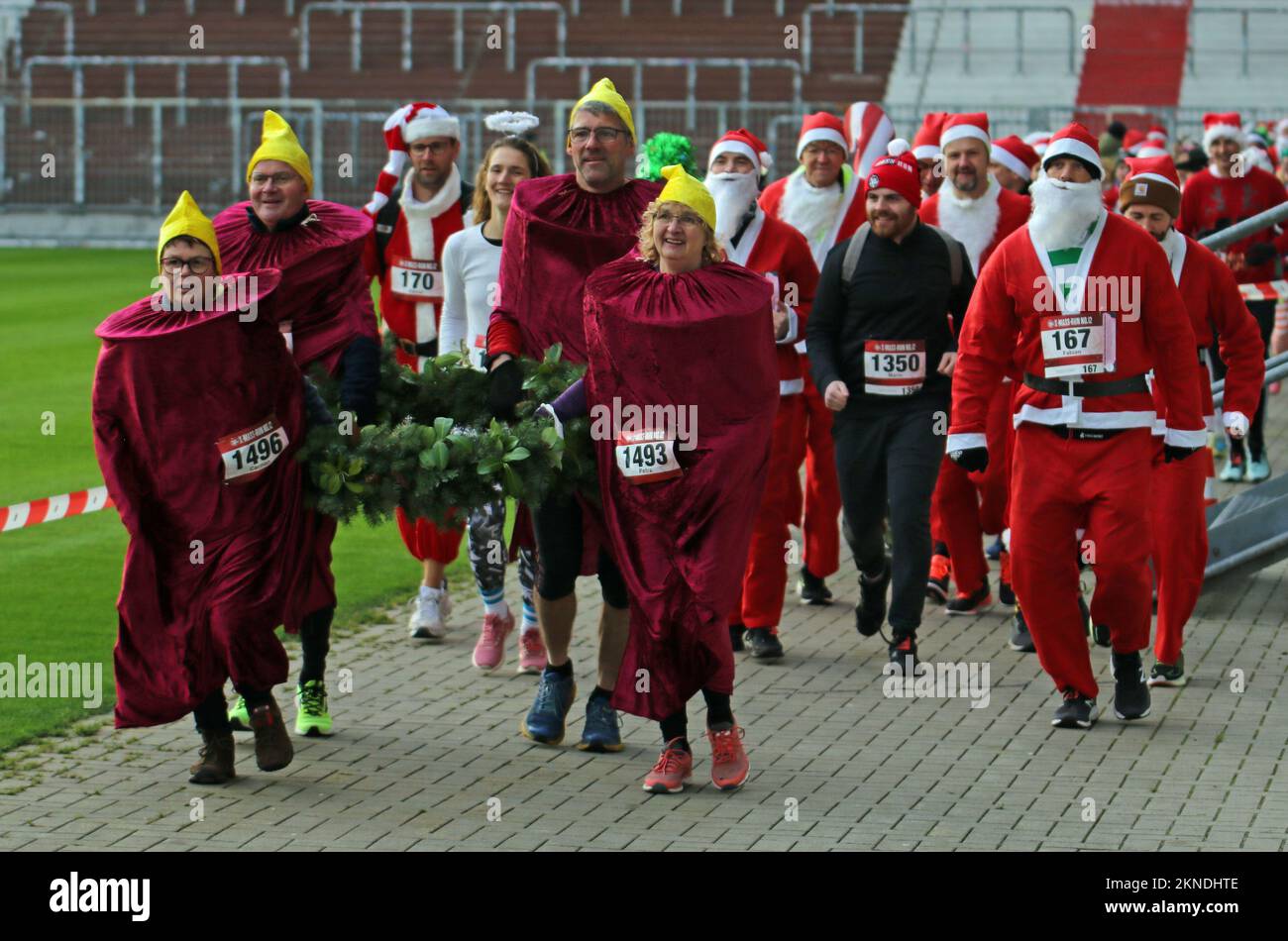X mass run hi-res stock photography and images - Alamy