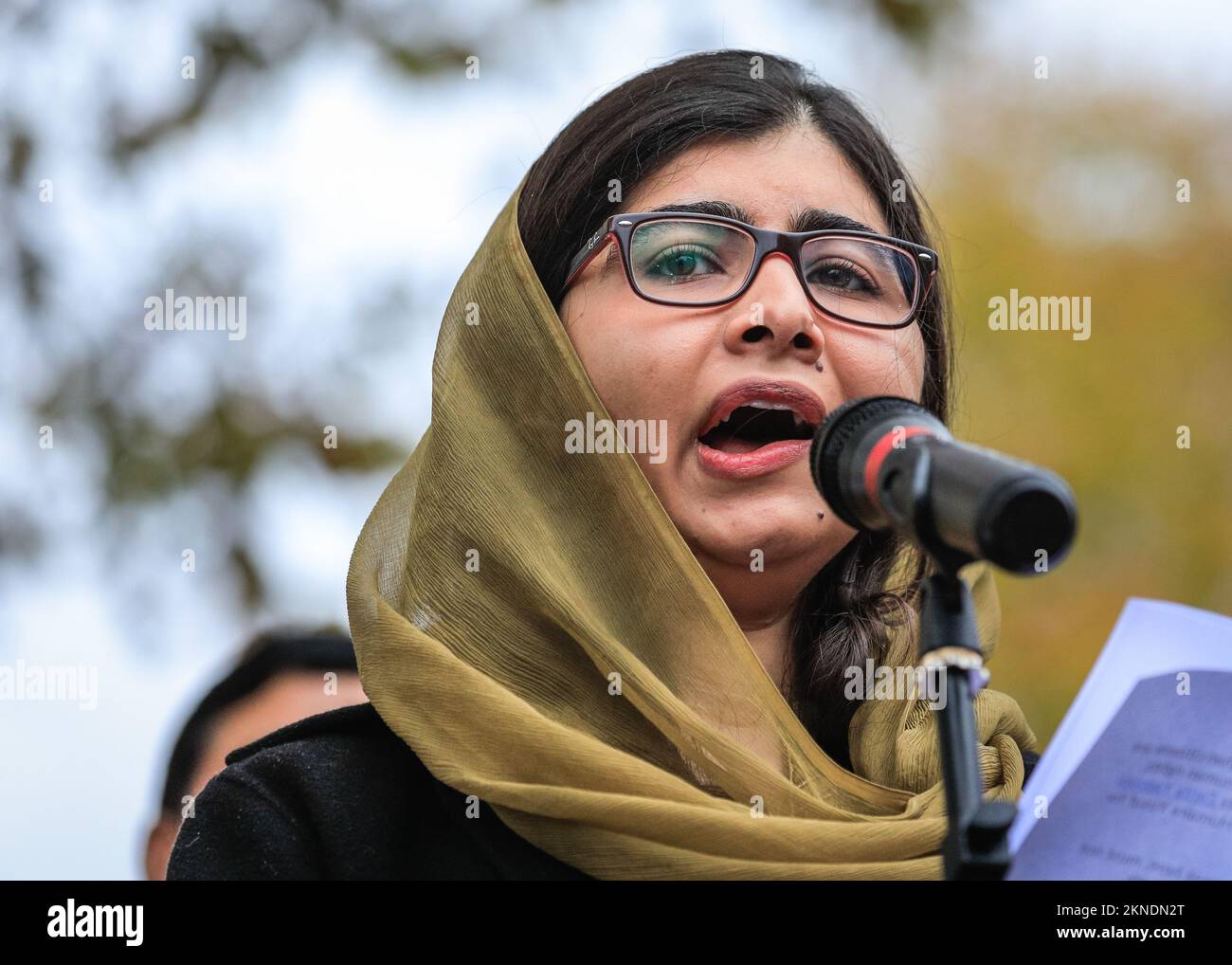 Malala yousafzai speaking girls hi-res stock photography and images - Alamy