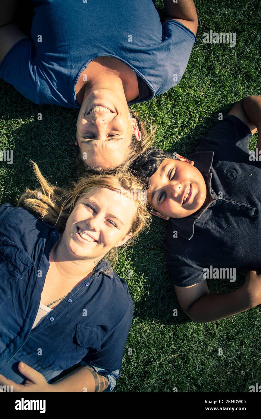 Australian indigenous group smiling hi-res stock photography and images ...