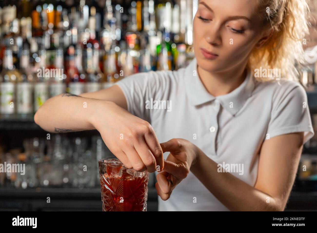 Bartender working pub female hi-res stock photography and images - Alamy