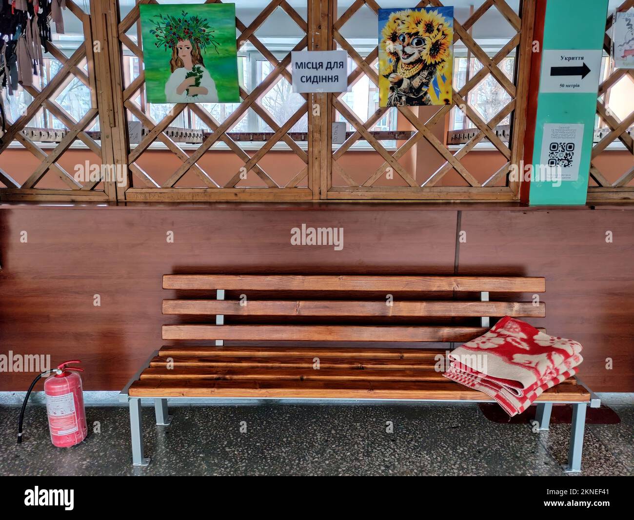 KYIV, UKRAINE - NOVEMBER 26, 2022 - Blankets are left on the bench at a ...