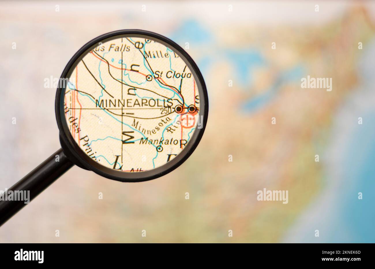 map under magnifying glass - Minneapolis Stock Photo - Alamy