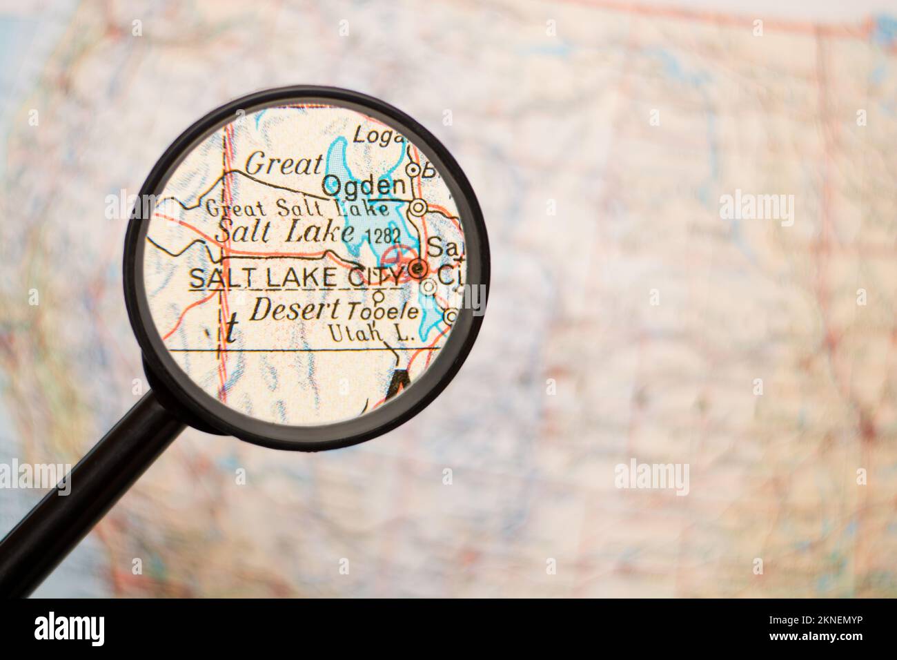 map under magnifying glass - Salt Lake City Stock Photo - Alamy