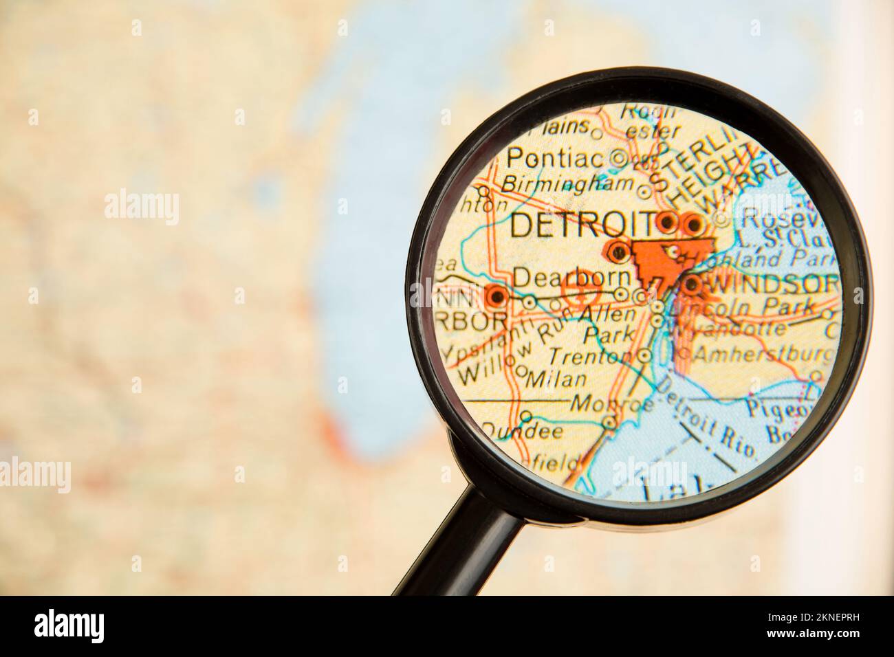 map under magnifying glass - Detroit Stock Photo - Alamy