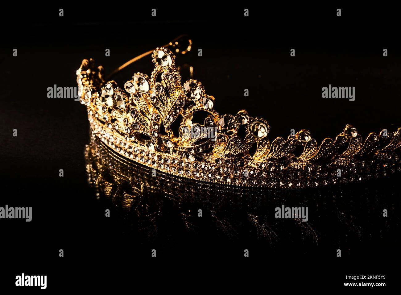 Diamond coronet hi-res stock photography and images - Alamy