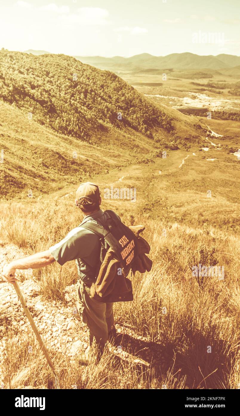 Australia outback male hike hiker hi-res stock photography and images ...
