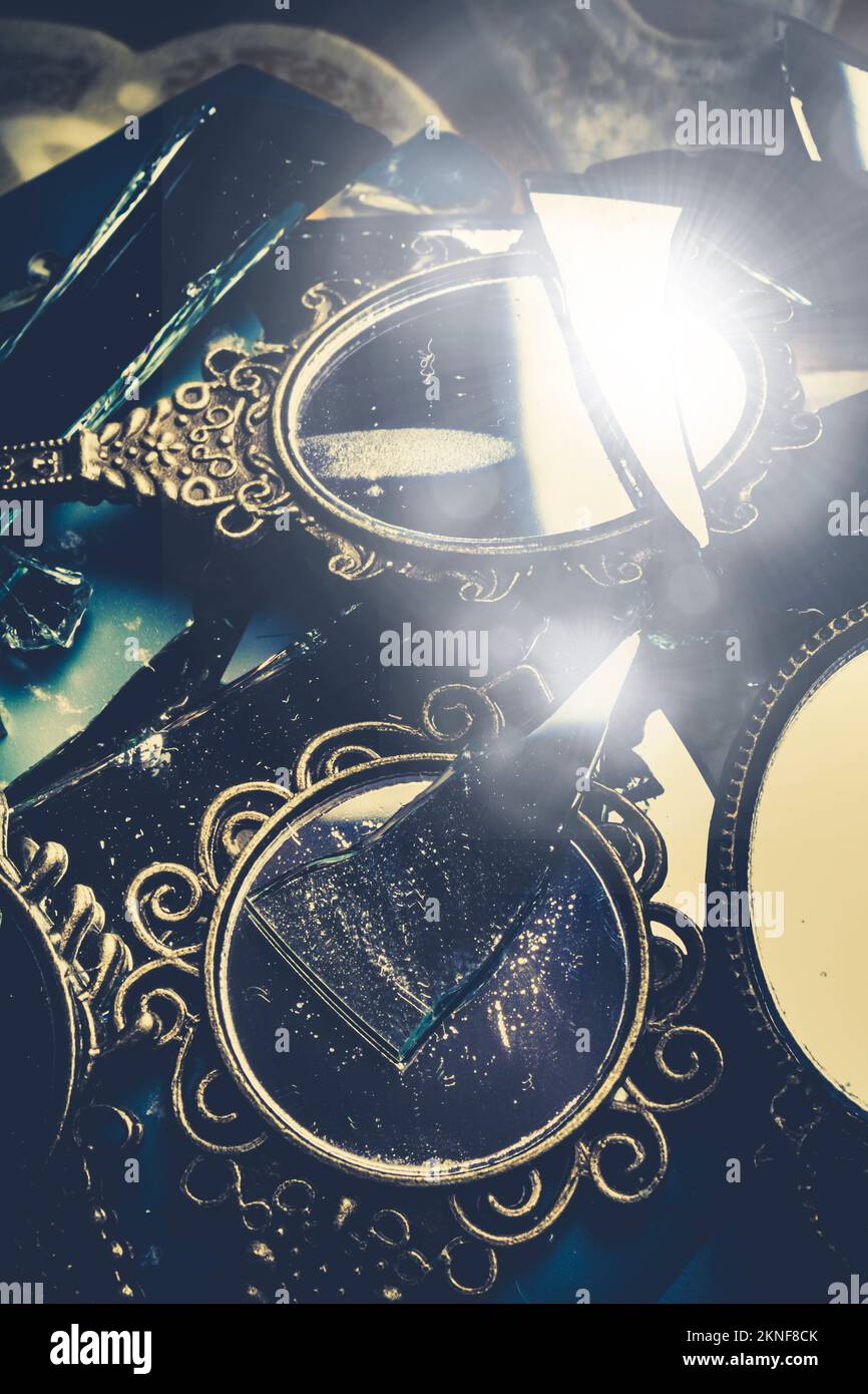 Split mirrors hi-res stock photography and images - Alamy