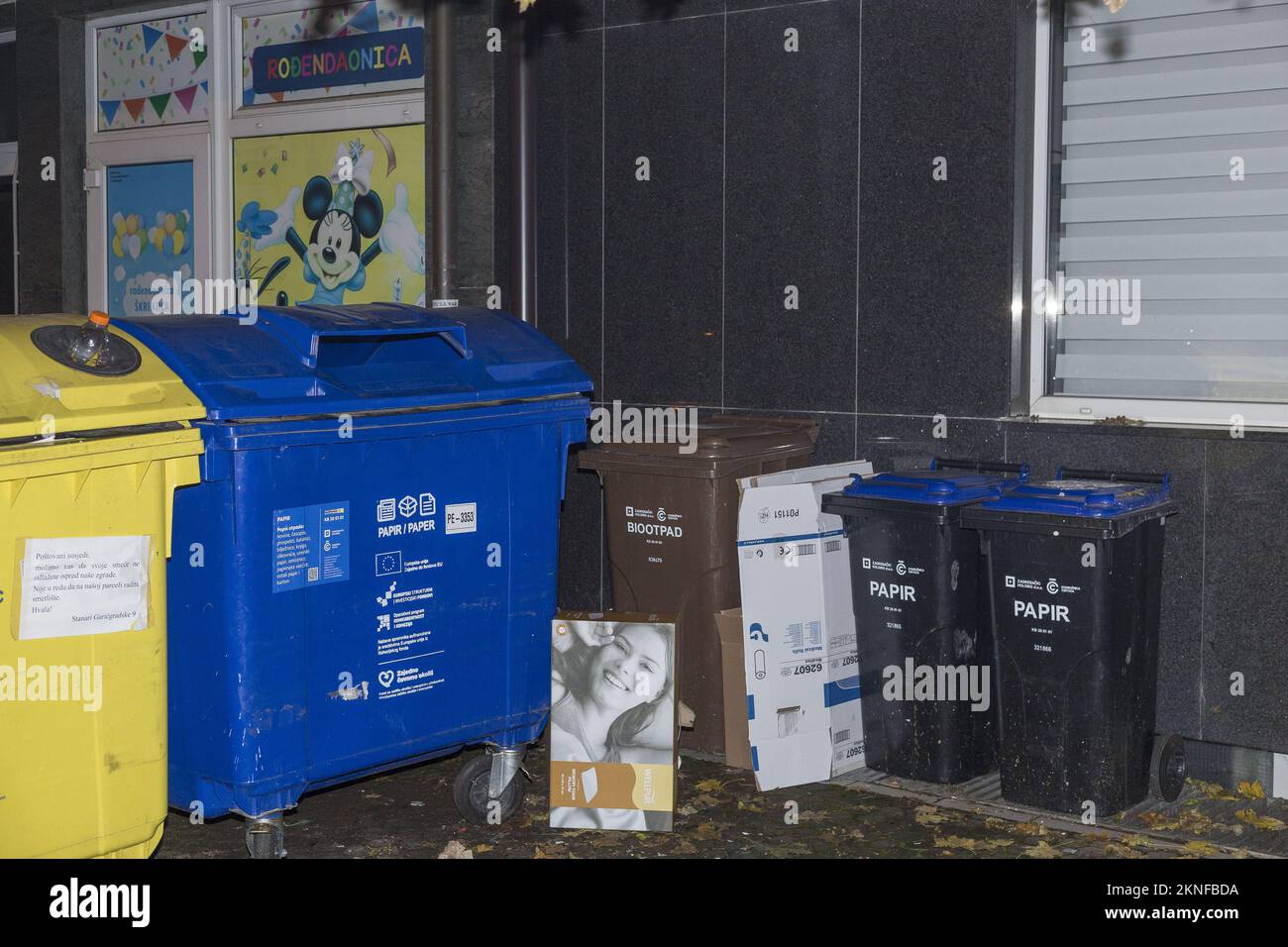 Garbage containers hi-res stock photography and images - Alamy