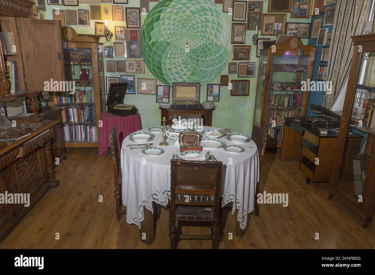 Old dining room hi-res stock photography and images - Alamy