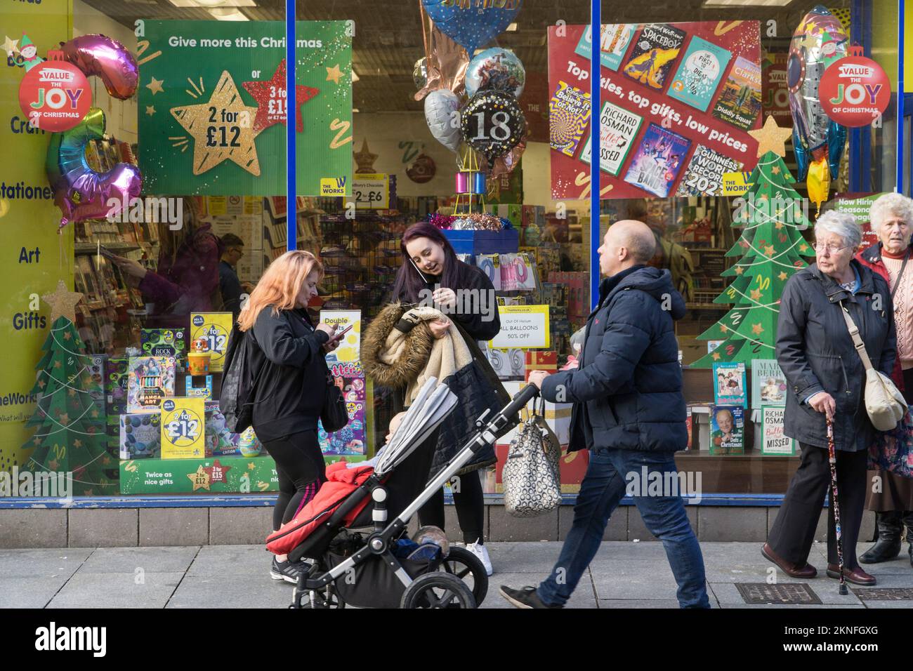 Christmas on a budget uk hi-res stock photography and images - Alamy