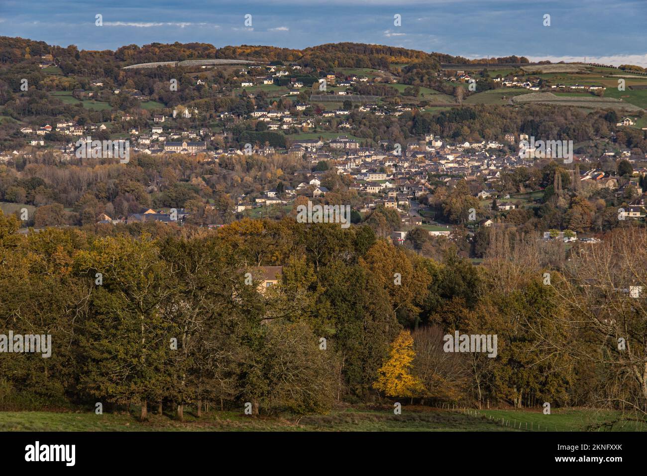 Vue du village en automne Stock Photo - Alamy