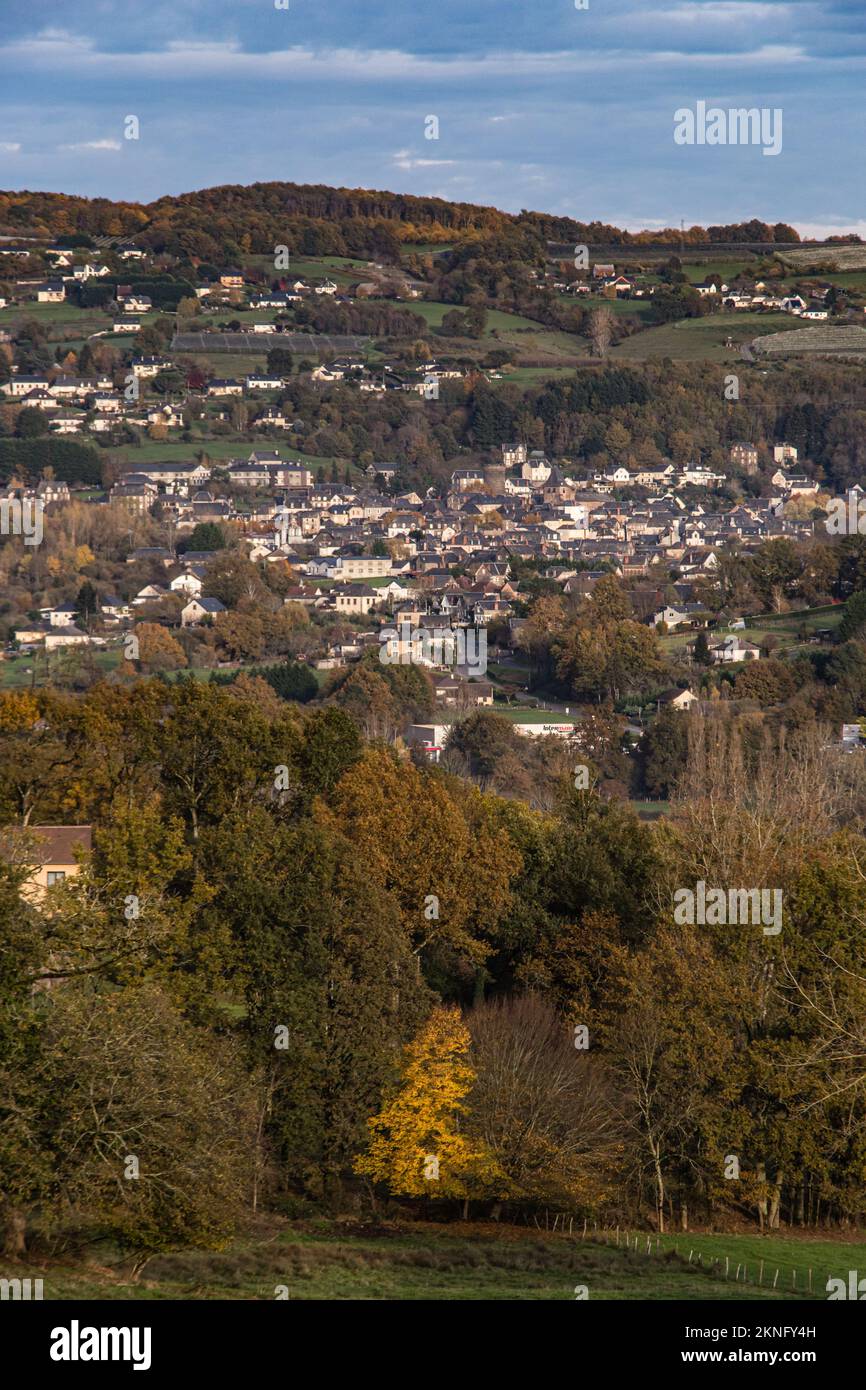 Vue du village en automne Stock Photo - Alamy