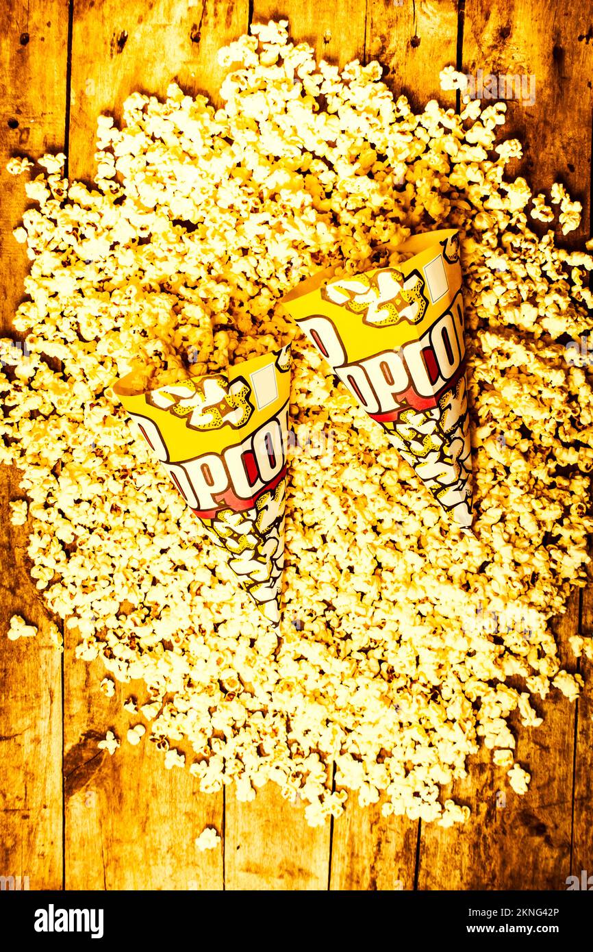 Movie popcorn spill nobody hi-res stock photography and images - Alamy