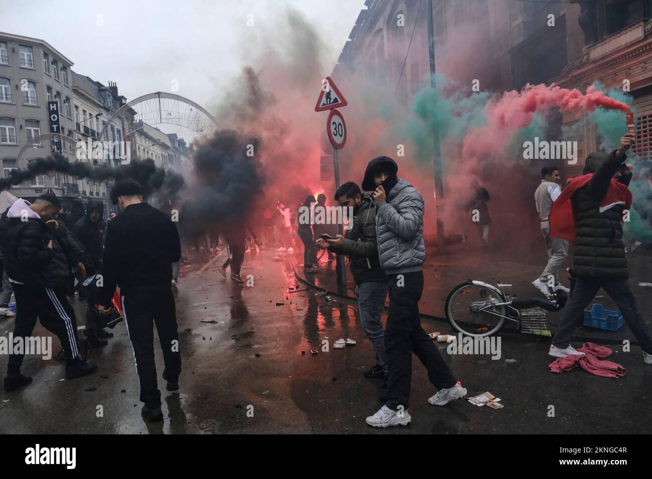 Brussels, Belgium. 27th Nov, 2022. Protestors clashed with riot police ...