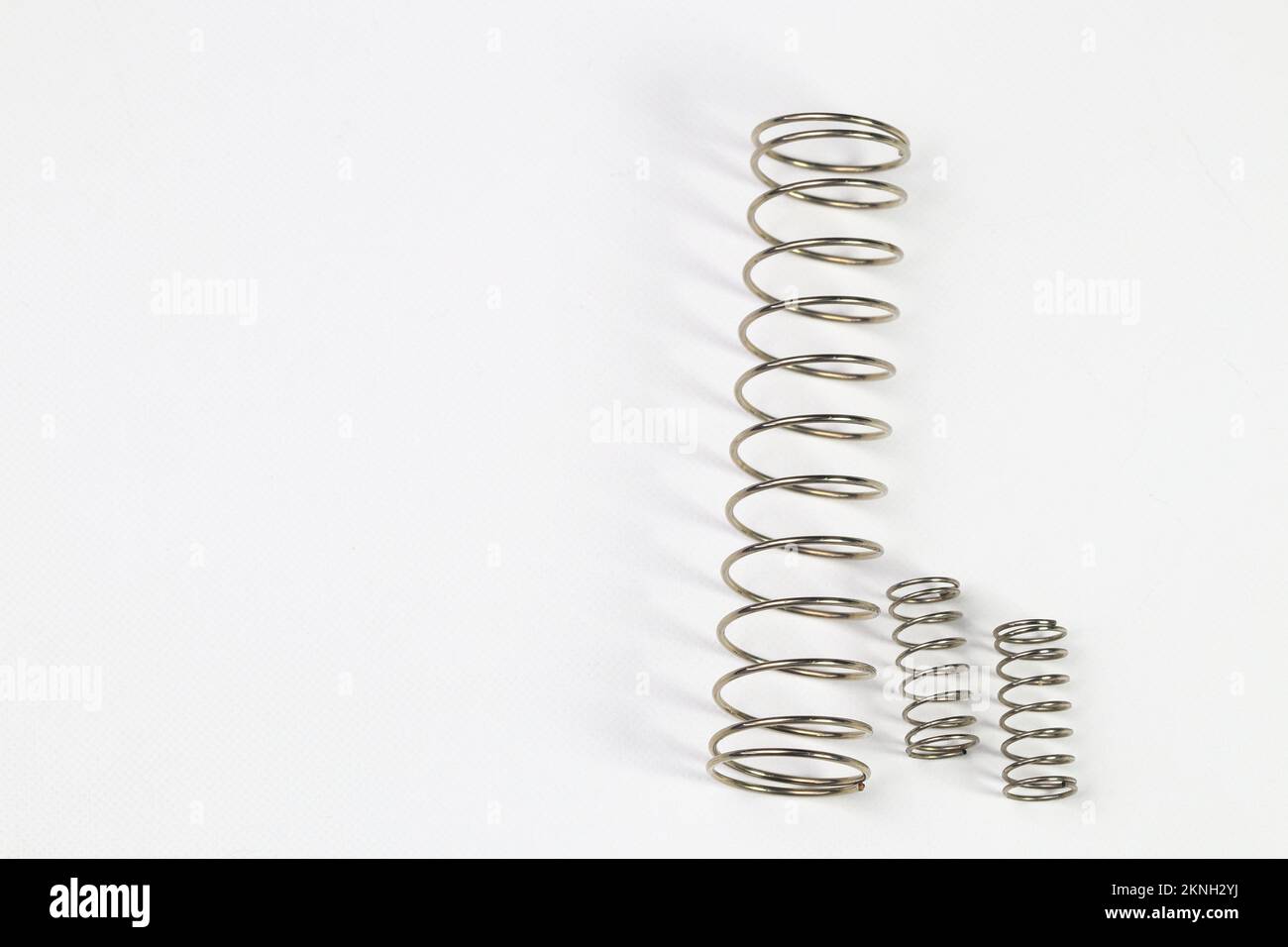 Various metal springs for different purposes, many small chrome springs ... Various metal springs for different purposes, many small chrome springs ...