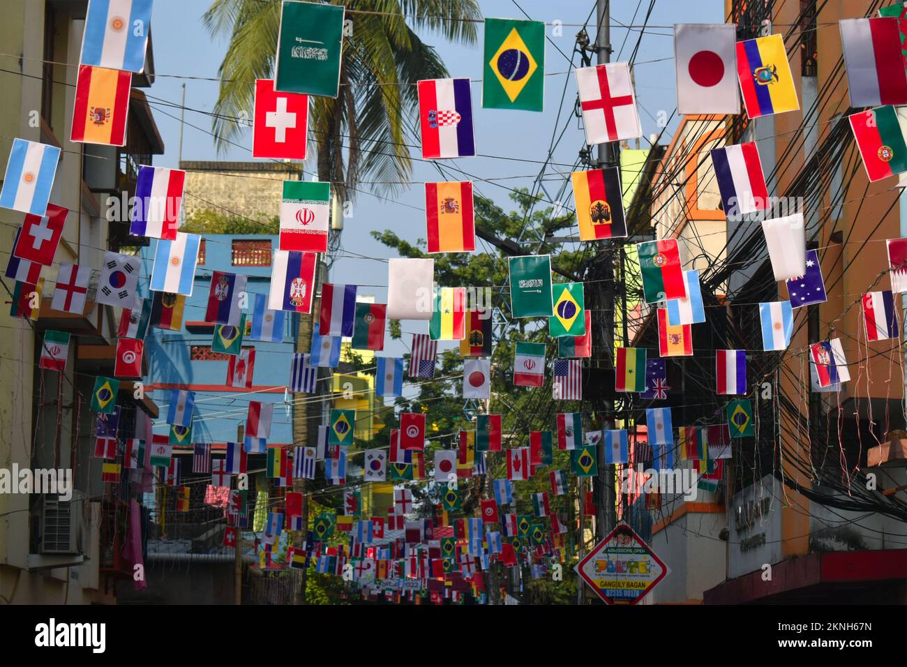 Kolkata, West Bengal, India. 27th Nov, 2022. Roads are decorated with ...