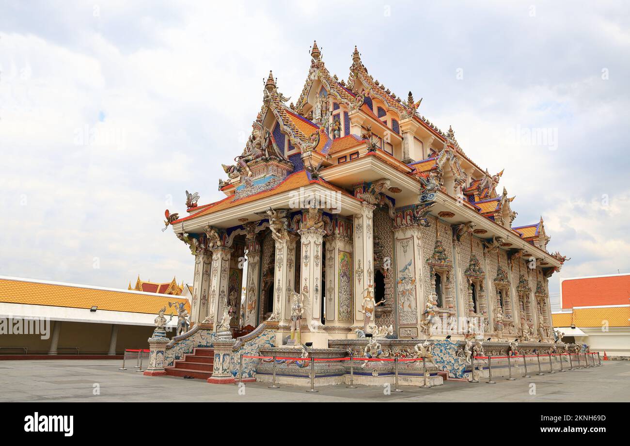 The church at Wat Pariwat Ratchasongkram, The contemporary art buddhist ...